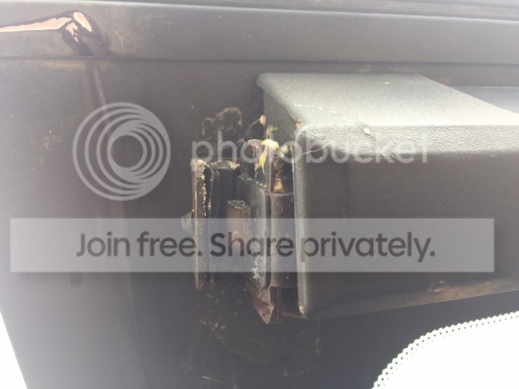 Snapped hardtop lock | Nissan-Navara.net