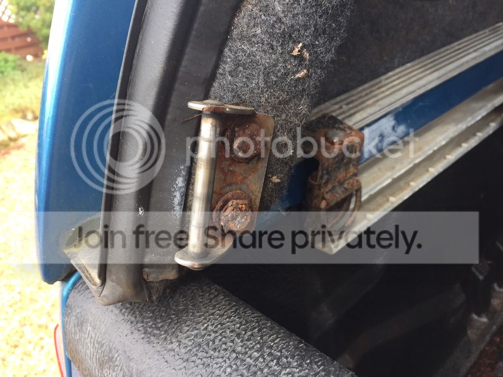 Snapped hardtop lock | Nissan-Navara.net