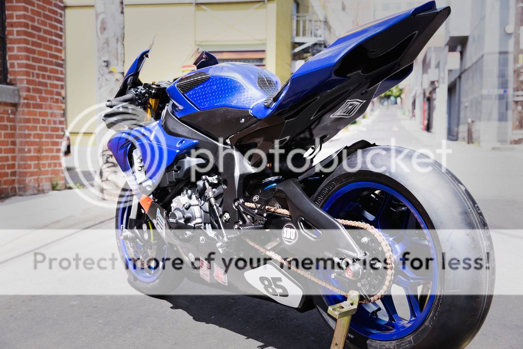 Painting R1 Race bike with Yamaha Blue PPG Envirobase (amateur ...