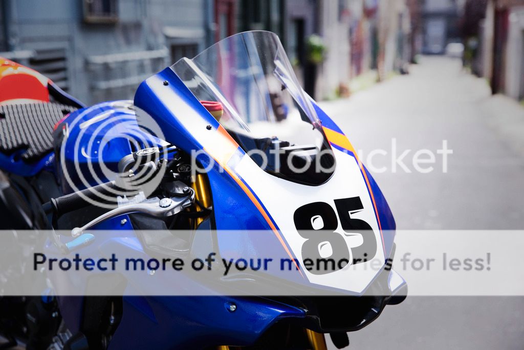 Painting R1 Race bike with Yamaha Blue PPG Envirobase (amateur ...